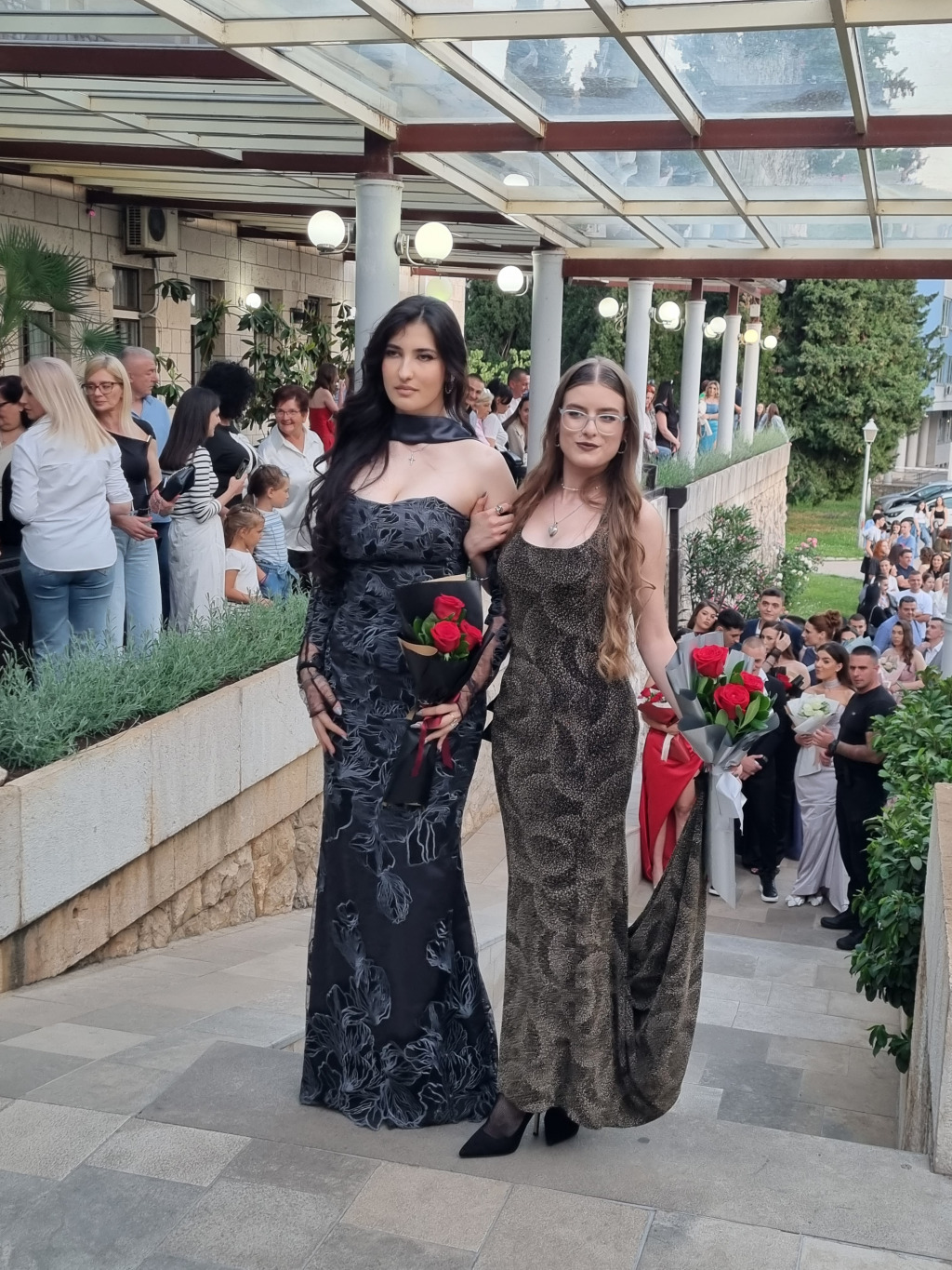 Gimnazijalci u defileu mladosti i ljepote (Foto) | Trebinje Live